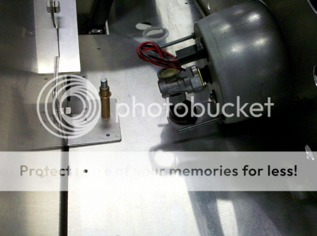 Speedometer cable routing for mechanical gauge in S/C layout
